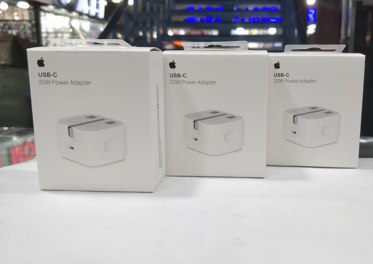 USB-C 200W power adapter | Daraz.pk