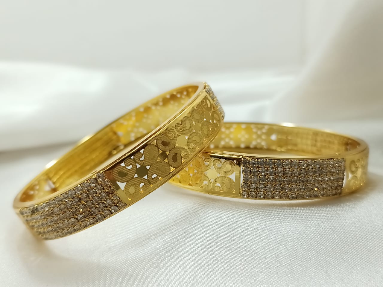 NEW INDIAN BANGLES JALI JARAO NAJINA | Daraz.pk