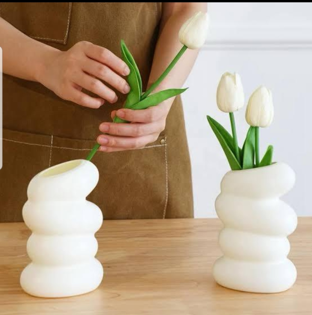 Elegant Wavy Plastic Vase – 6 Inches | Perfect for Side Table, Room ...