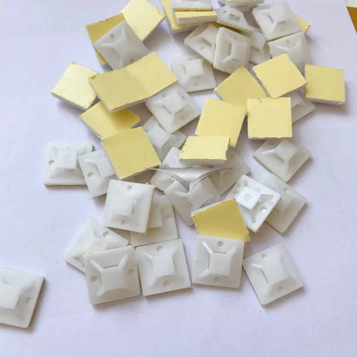 Pack of 100 Zip Tie Adhesive Mounts Self Adhesive Cable Tie Base ...