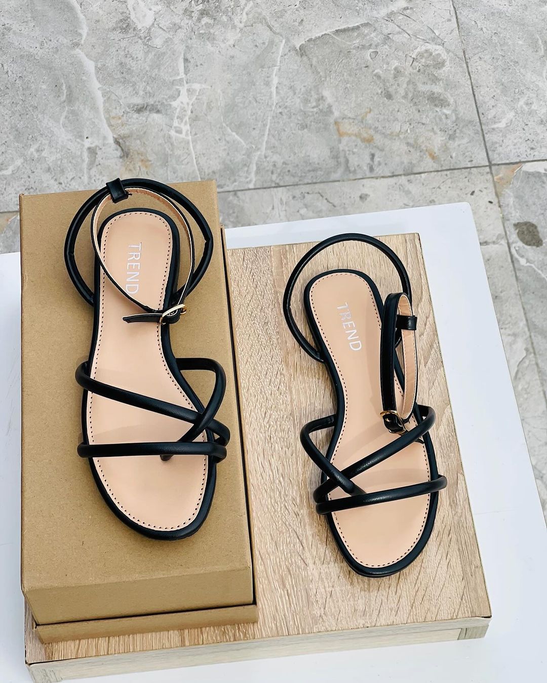 Women’s Luxurious Lock Thumb-Supported Flat Slippers – Faux Leather ...