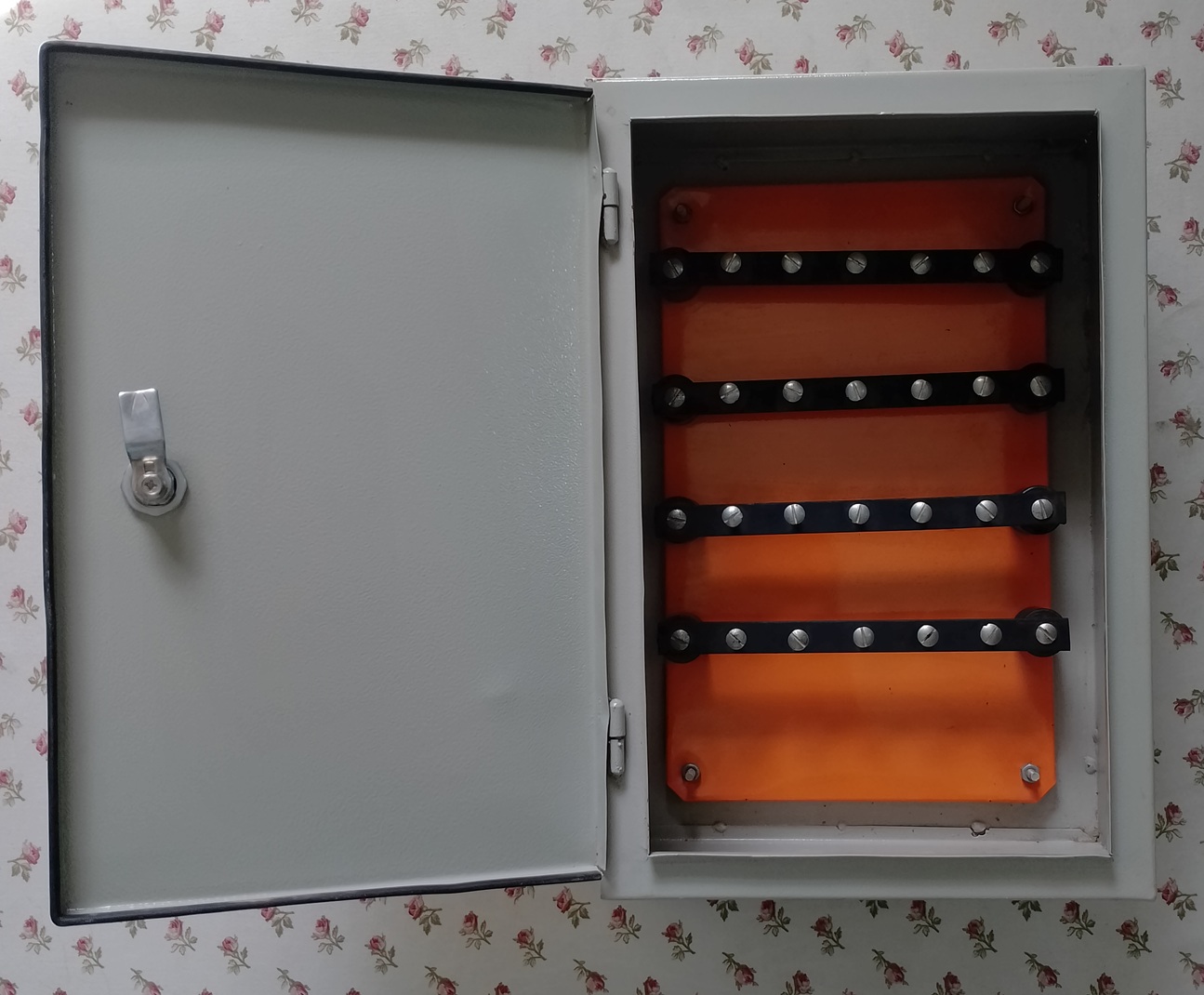Busbar Box DB Steel Heavy duty with 4 Copper busbars. Open mounted 18 ...
