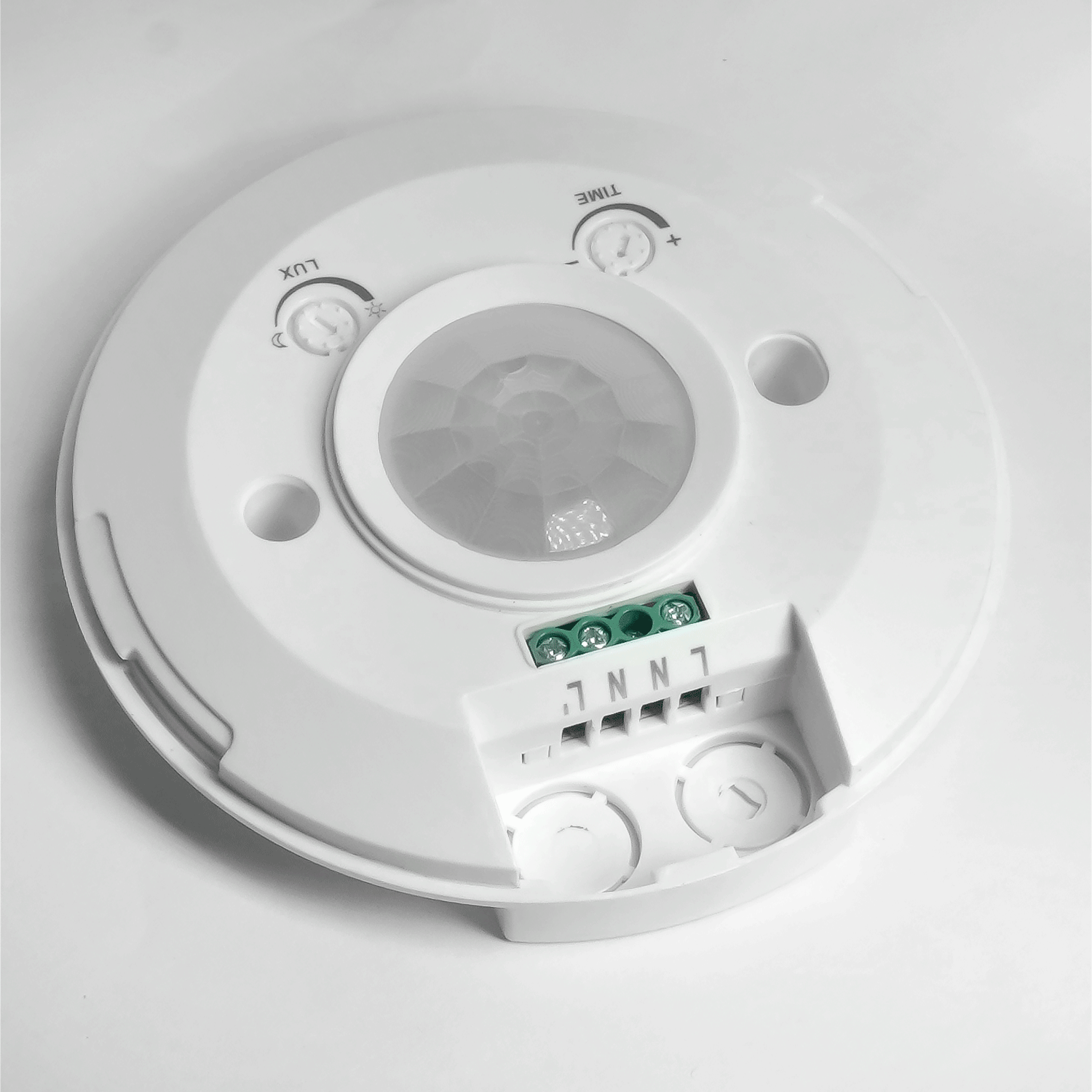 PIR body heat and automatically switches the light ON and turning it ...