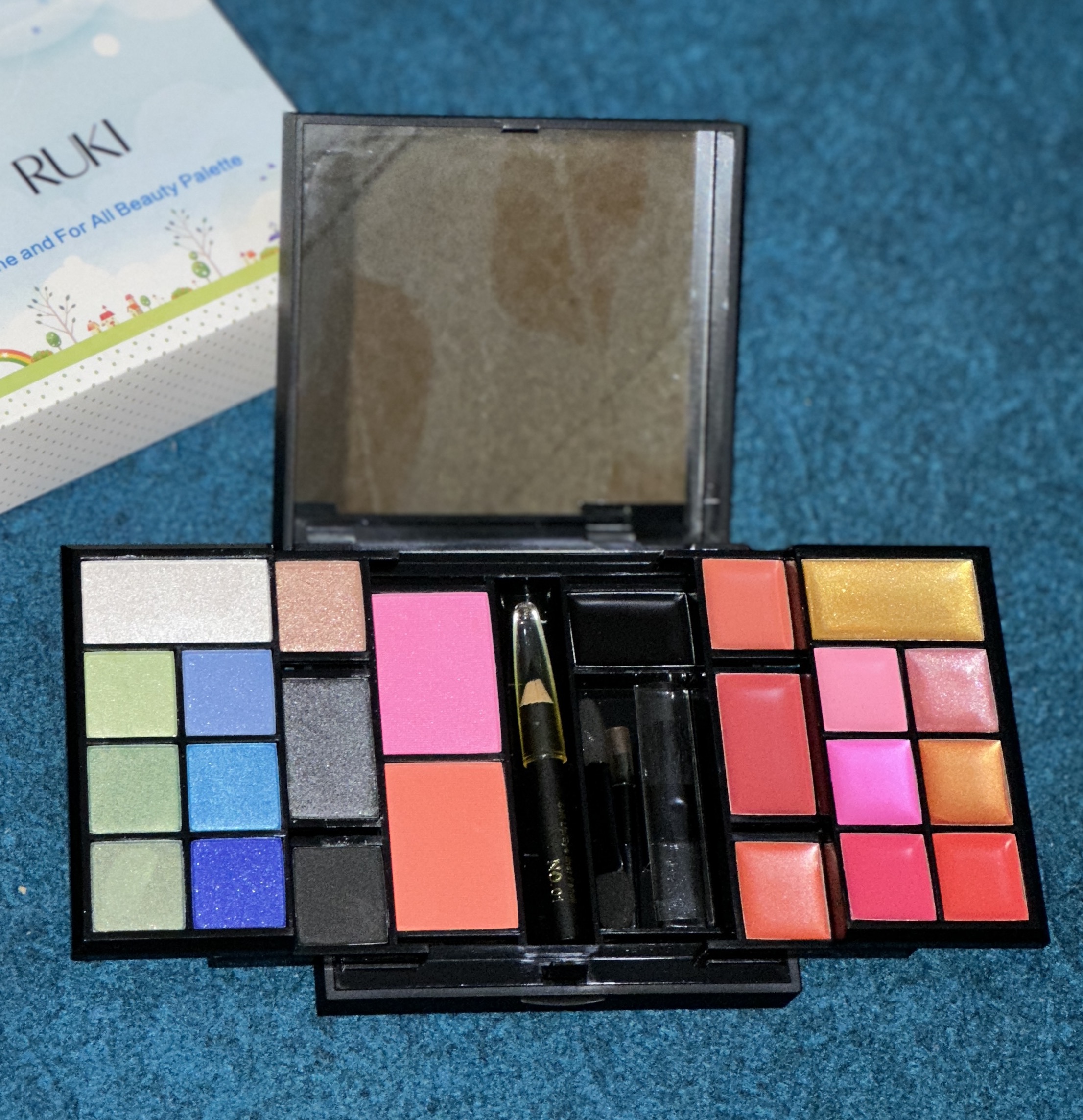 Makeup Palette Pearlescent Matte Eyeshadow With Mirror Blushes ...