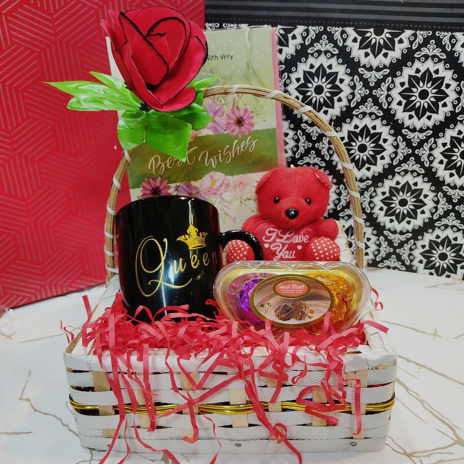 queen mug basket with chocolate and teddy bear / ideal gift on birthday ...