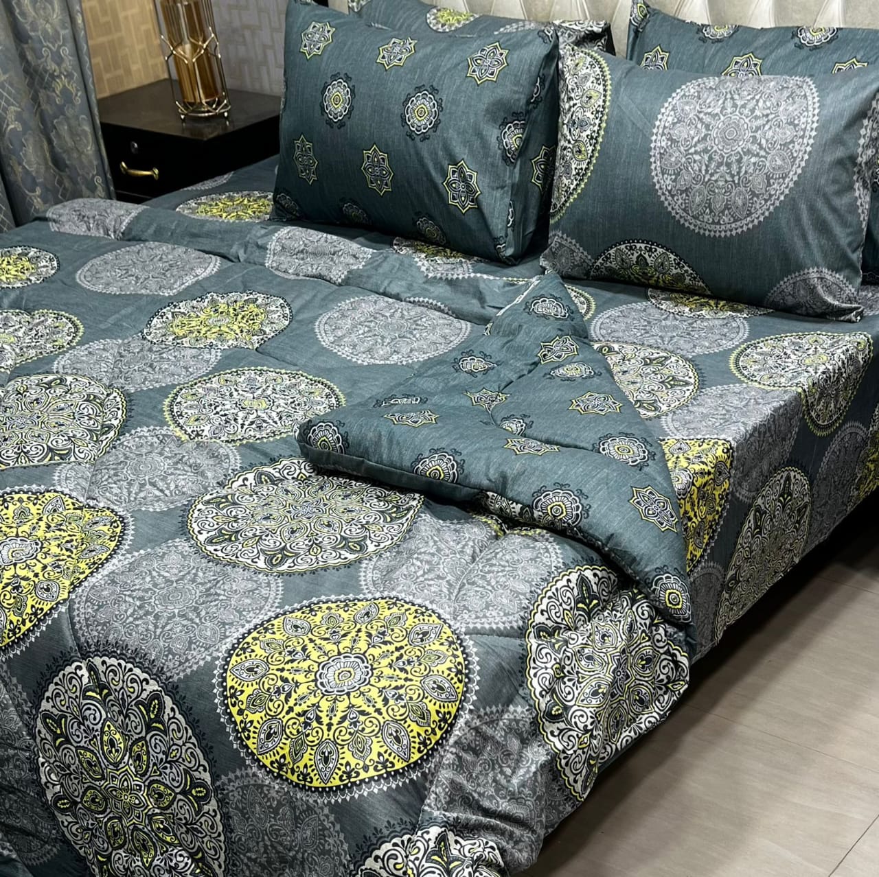 Printed Soft King Size 6pc Vicky Razai Set with Pillow Covers Duvet set ...