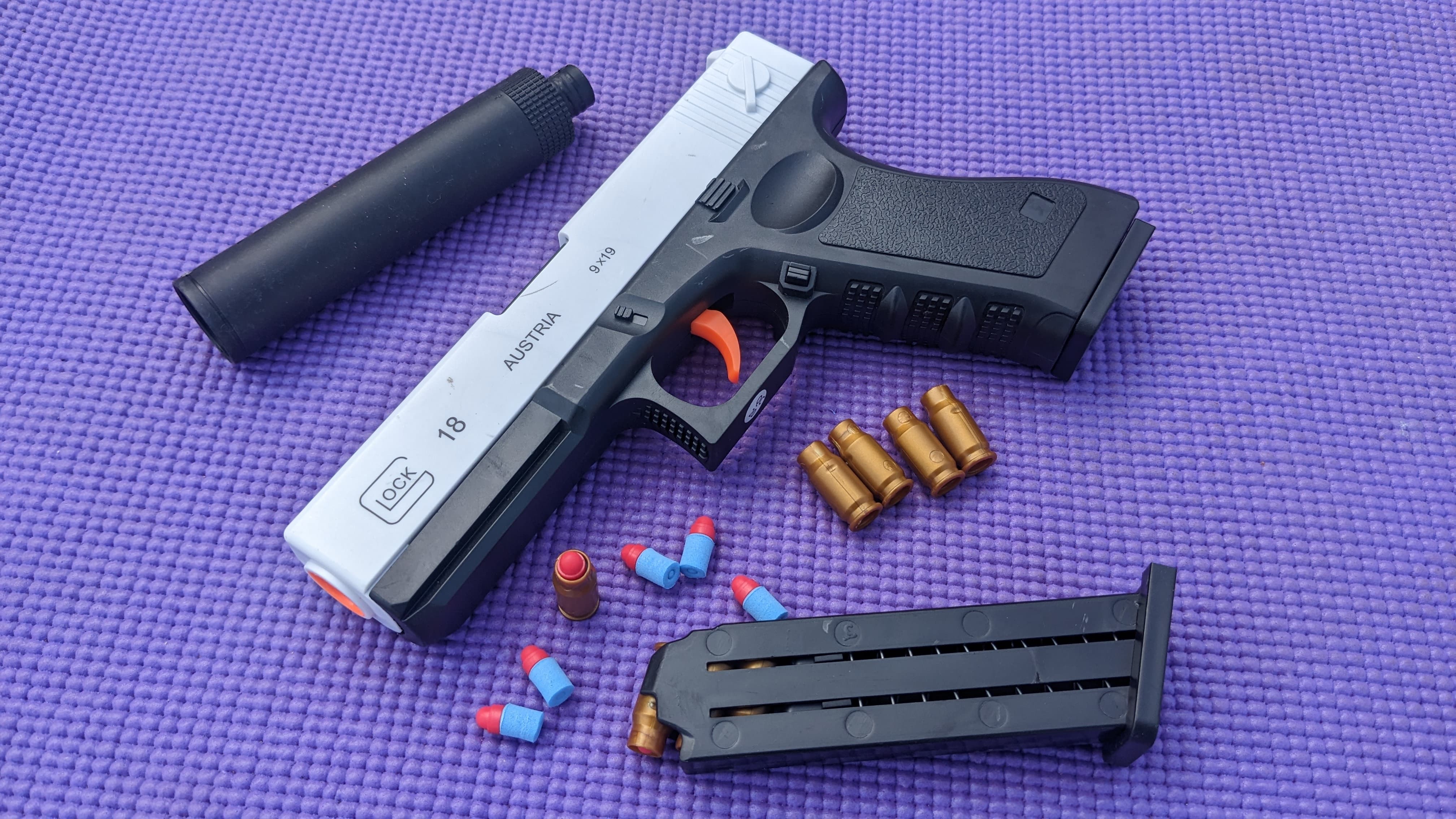 Glock Soft Bullet Toy Gun Shell Ejection Foam Darts Blaster Toy Gun ...