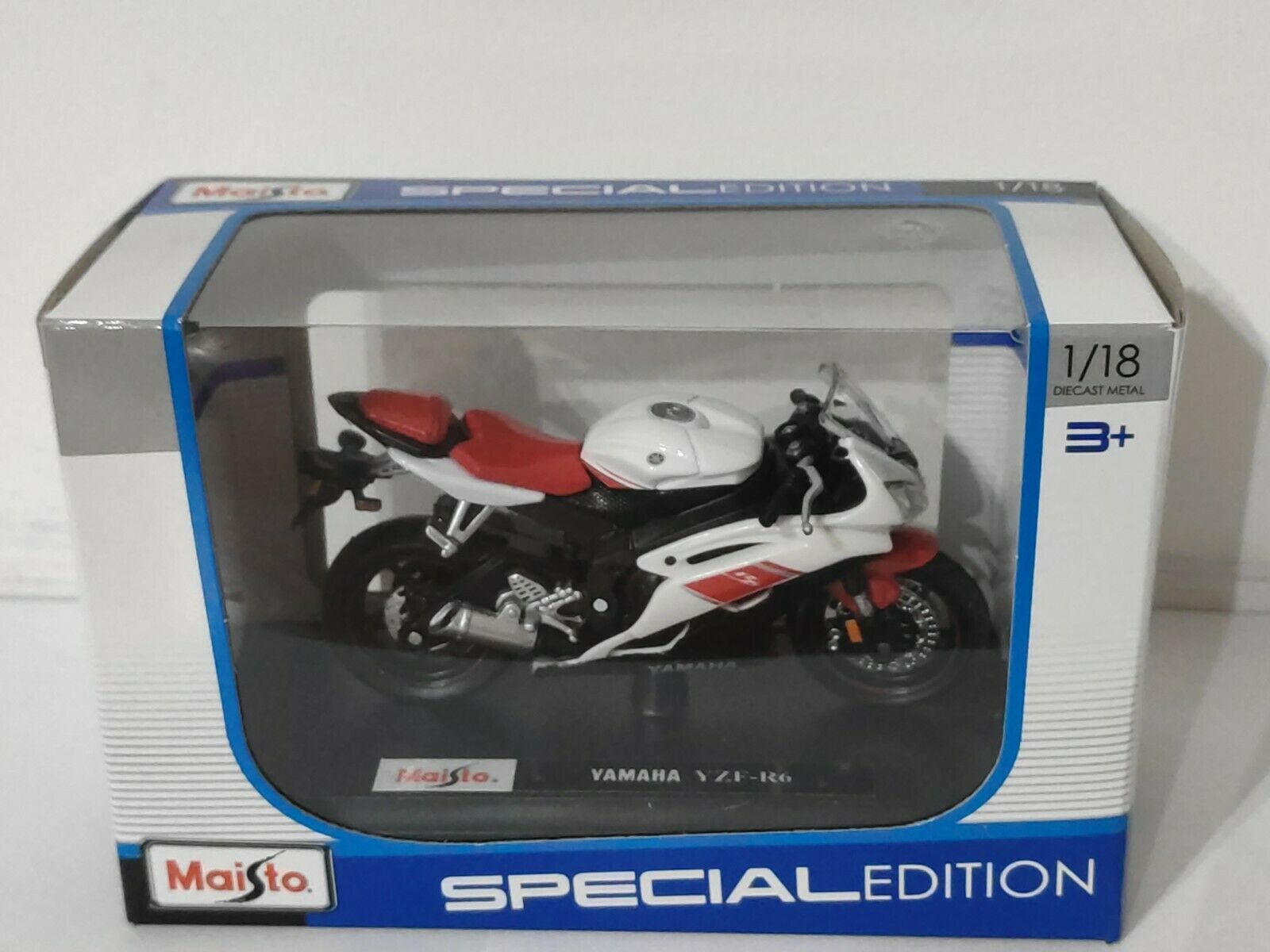 Yamaha R6 White and Red Bike with Plastic Display Stand 1/18 Diecast ...