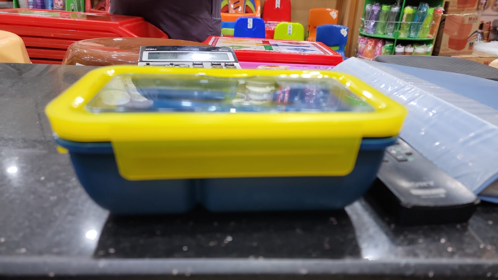Mario Lunch Box 850ml | Daraz.pk