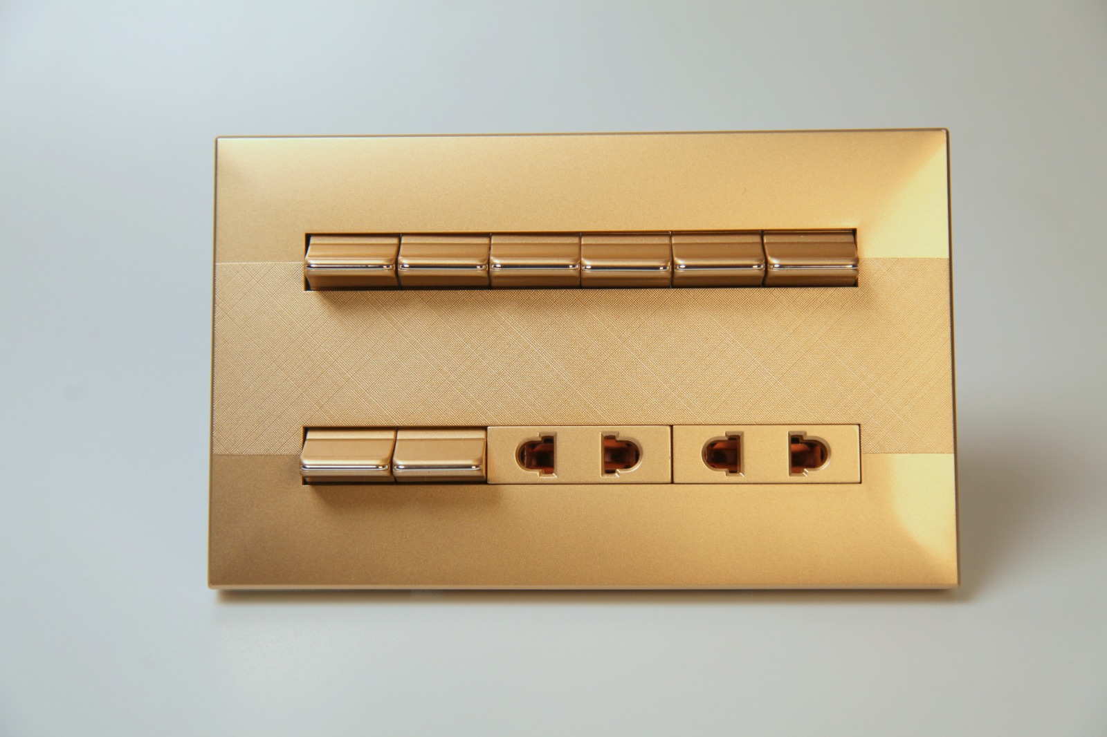 "China Fitting Switch Board: Premium Metal Series with 8 Switches + 2 ...