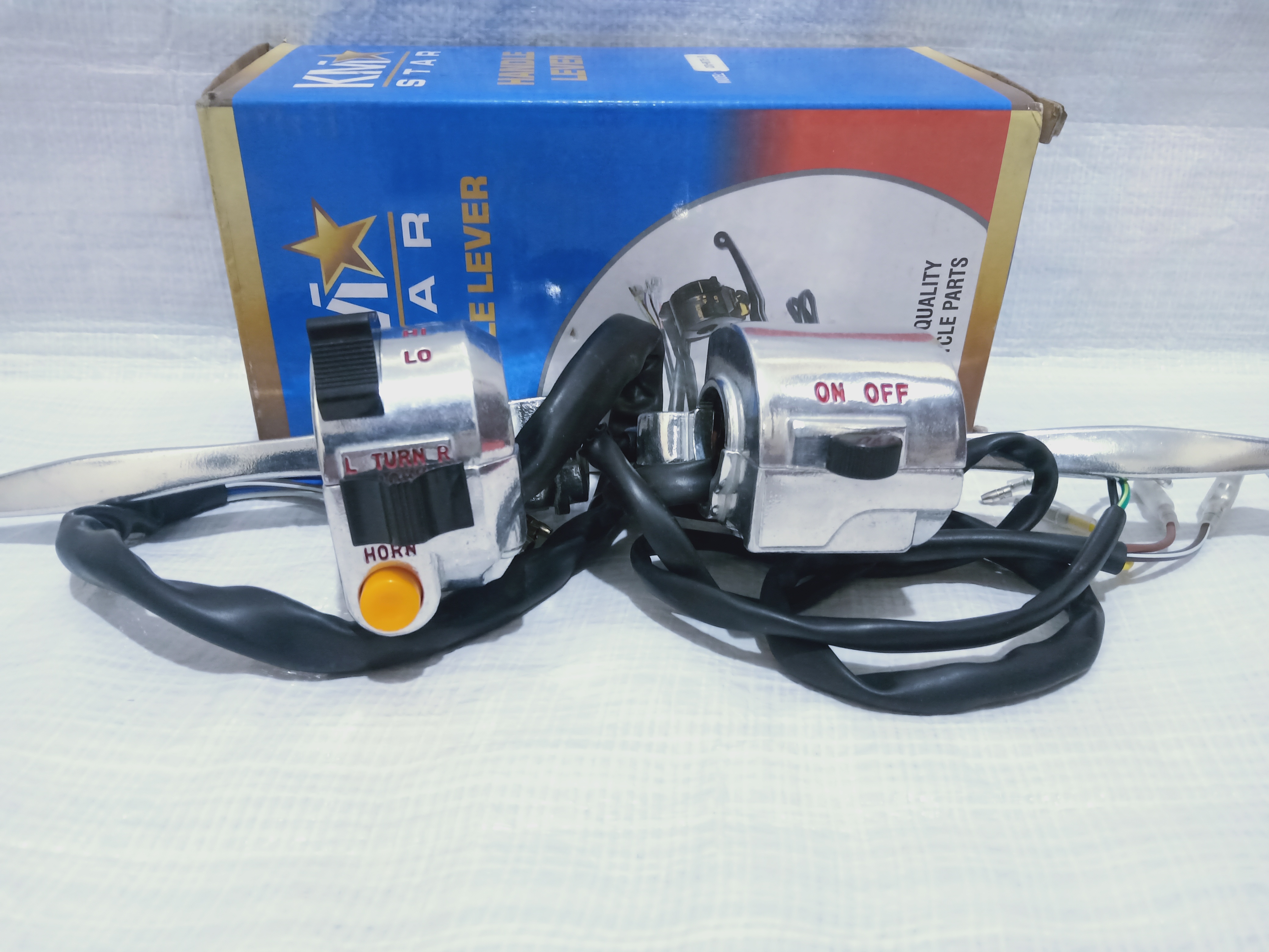 HANDLE GRIP SET SILVER HONDA CD70 OLD MODEL - KMSTAR | Daraz.pk