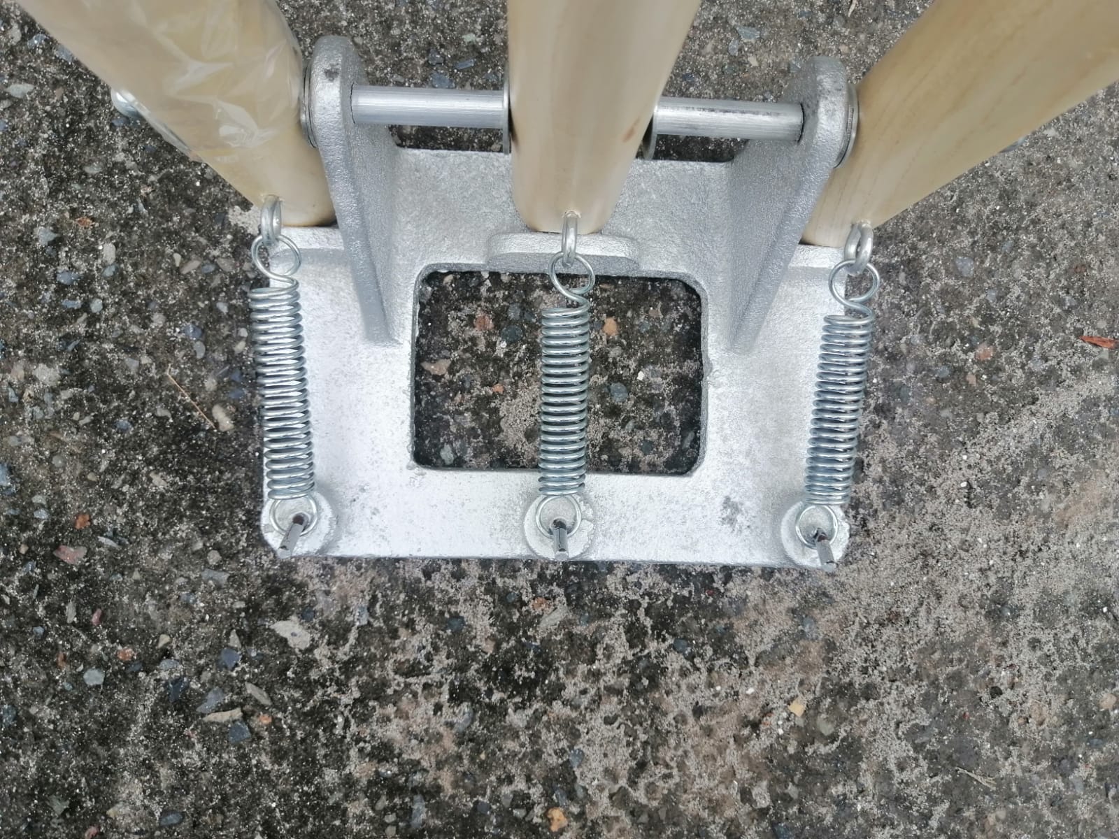 Back Spring Stumps for Leather Ball – 28in Senior Stumps – Freestanding ...