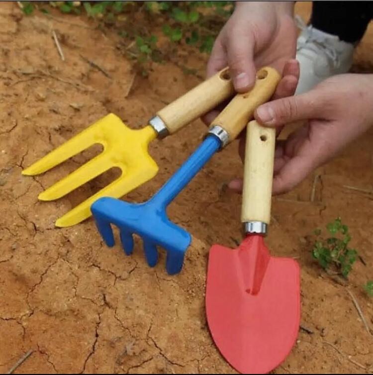 Pack of 3 Gardening tool set Wooden Handle , Set of 3 Piece Garden Tool ...