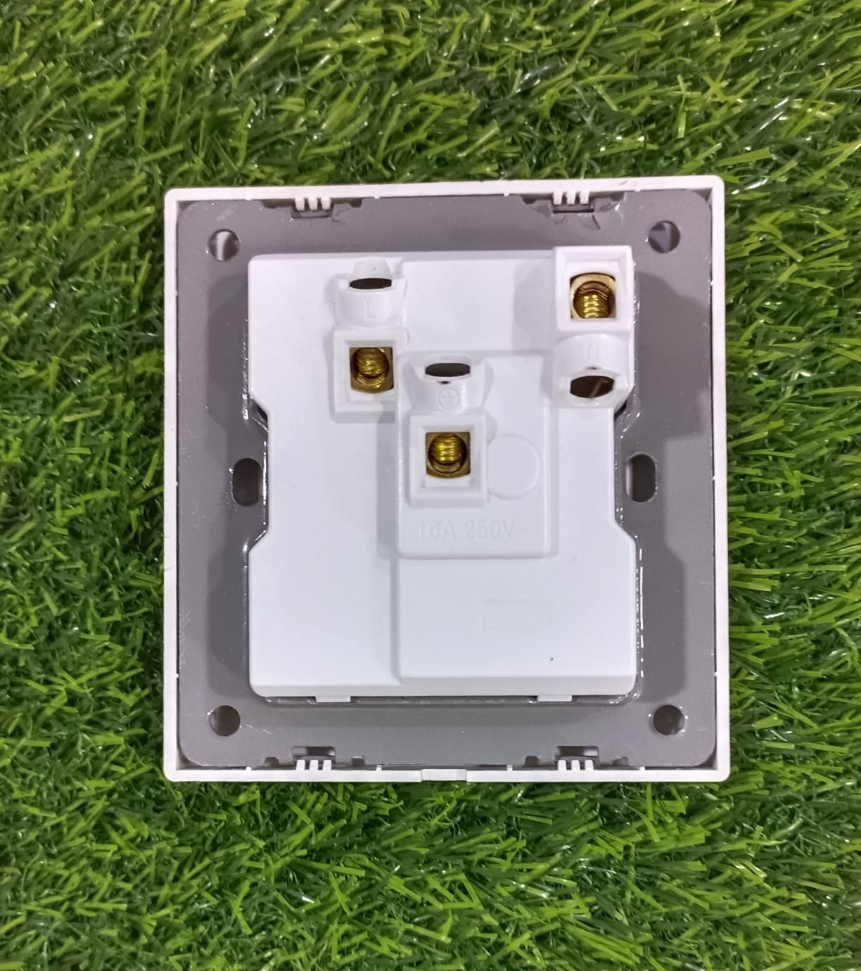 ECM SWITCHES & SOCKETS (LIGHT PLUG MULTI-FUNCTION) BOARD WHITE SERIES ...