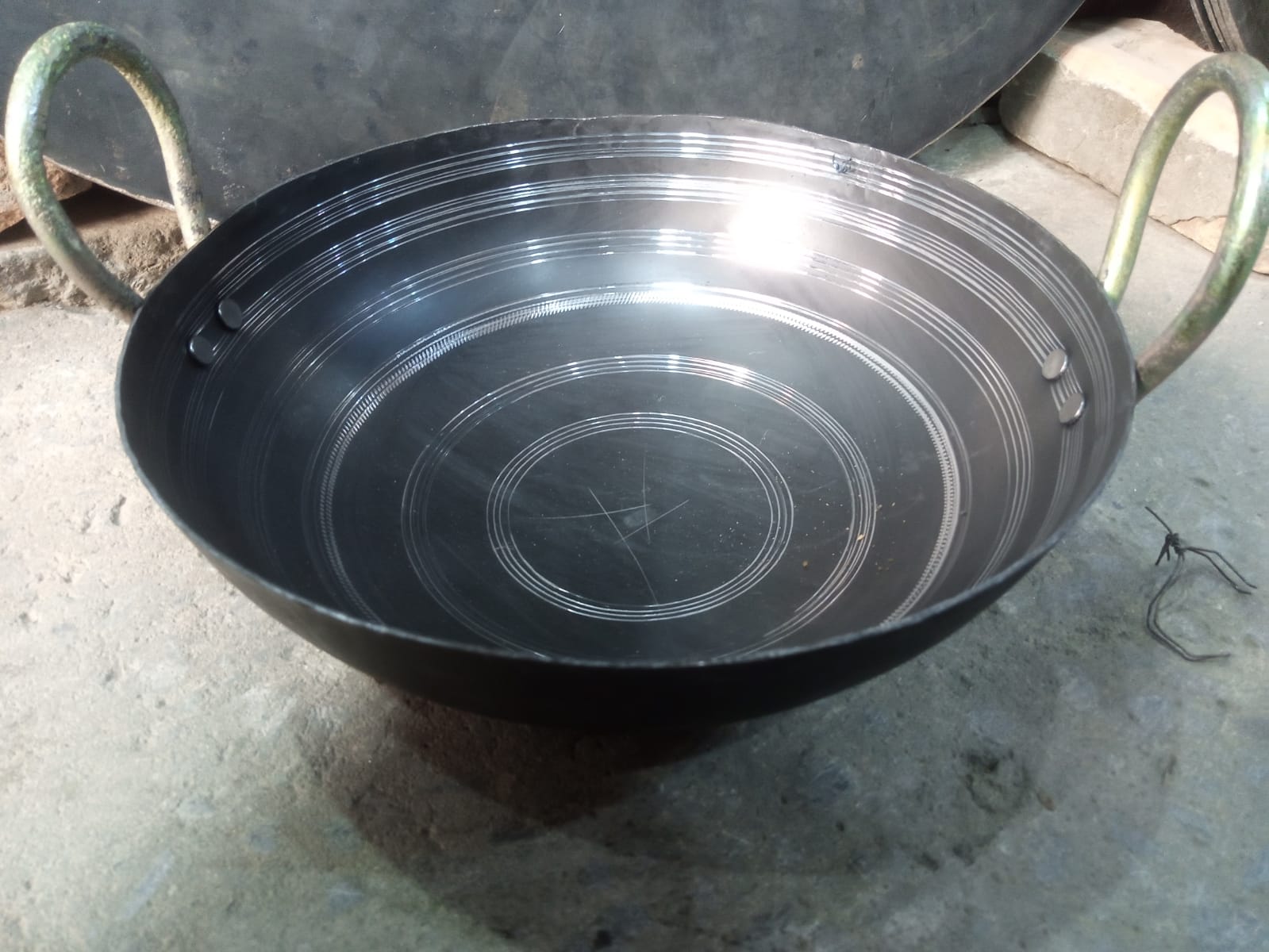 BLACK IRON KARAHIN WITH SPOON BEST FOR COOKING SHANWARI KARAHI ...