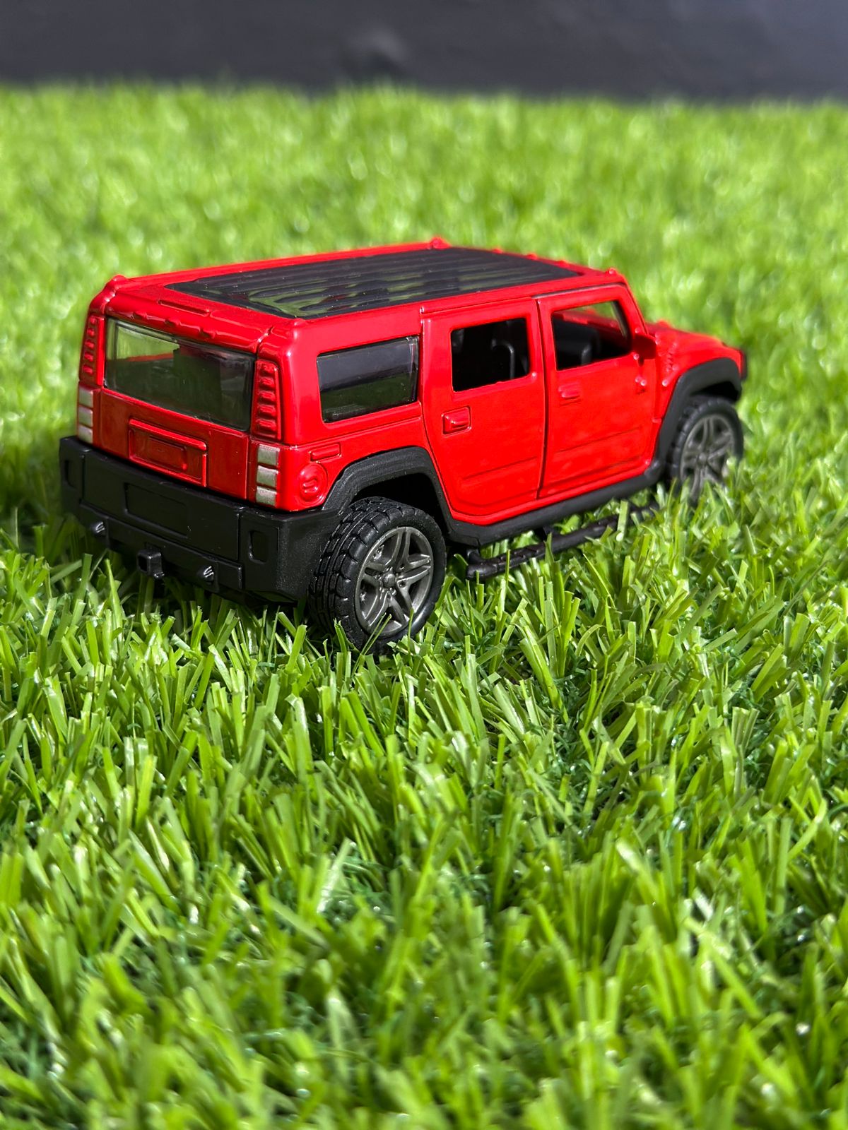 Hummer H2 Die-Cast Metal Toy - 1:18 Scale | Daraz.pk