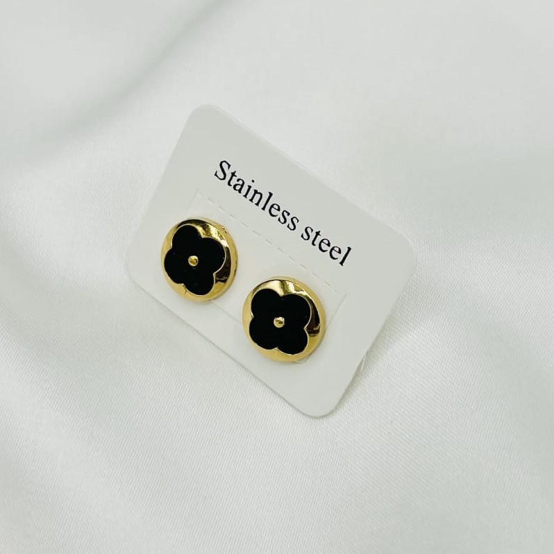 Earrings set of 1 pair for girls fashion earrings tops stud | Daraz.pk