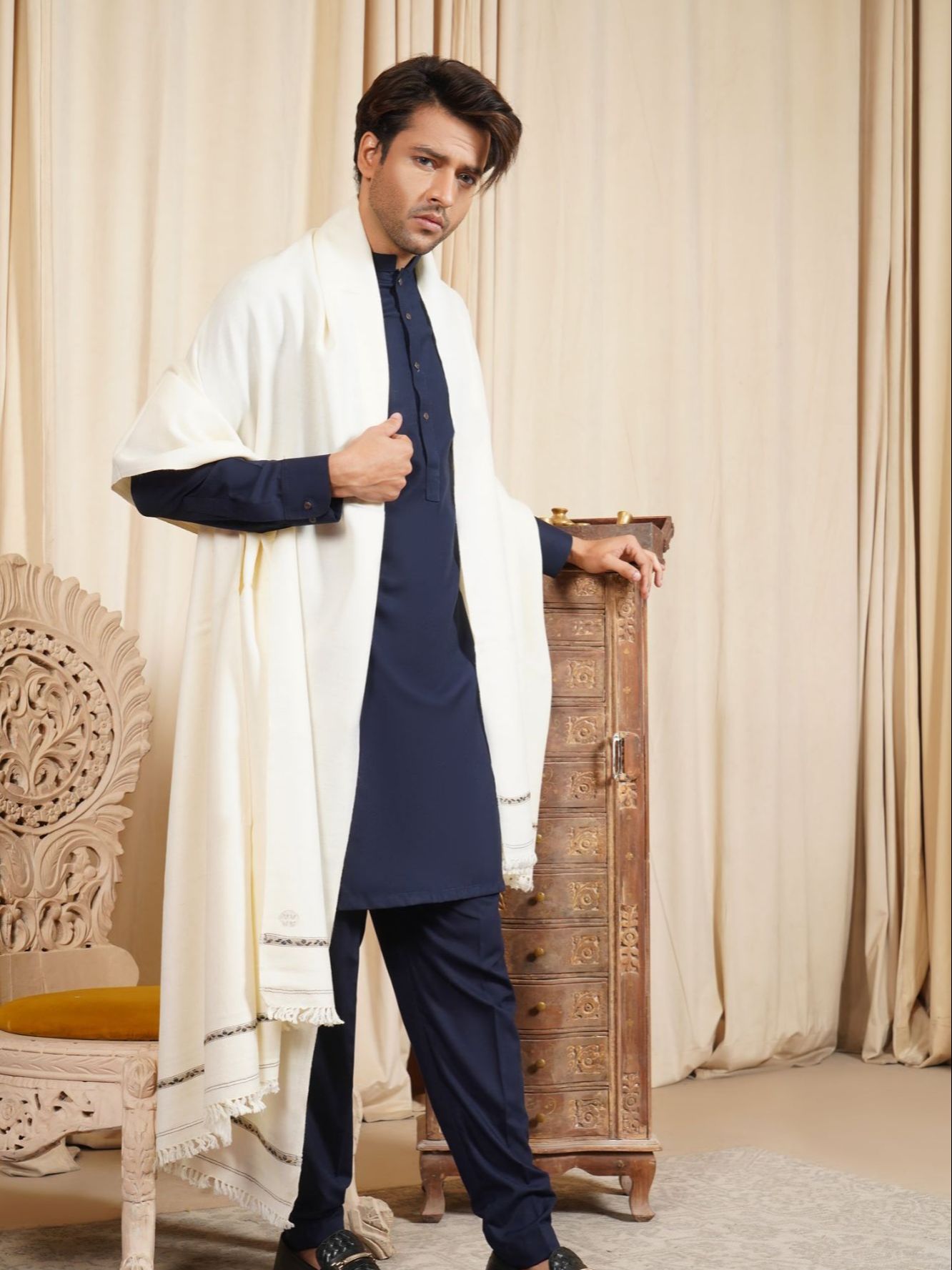 Premium Quality White Shawl For Men - Kashmiri Dhussa Shawl For Men ...