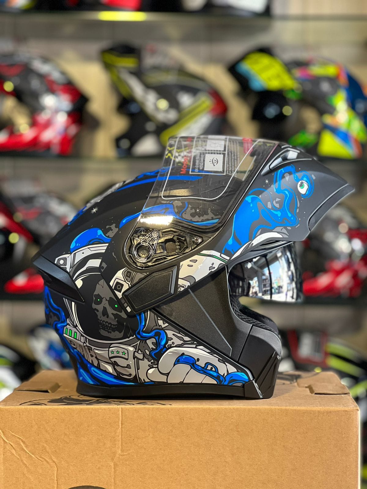 HELMET VECTOR VT-254 FLIPUP - DUAL VISOR - DOT APPROVED | Daraz.pk