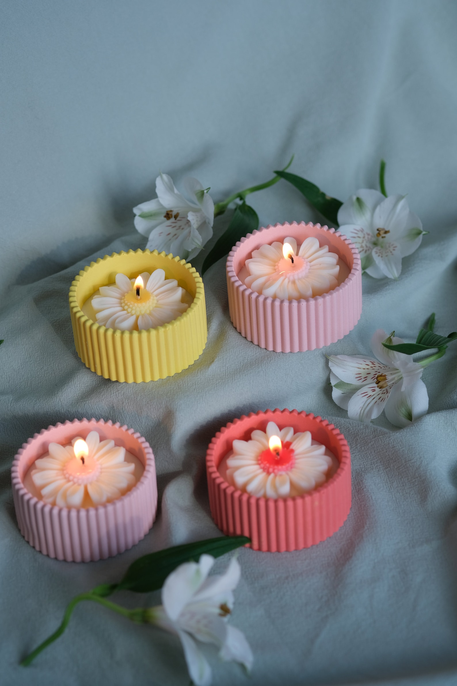 (1 Pc) Stylish Scented Pot Candle with Daisy Flower | Perfect for ...