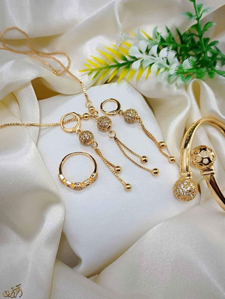 Set new good looking style gold 4578 | Daraz.pk