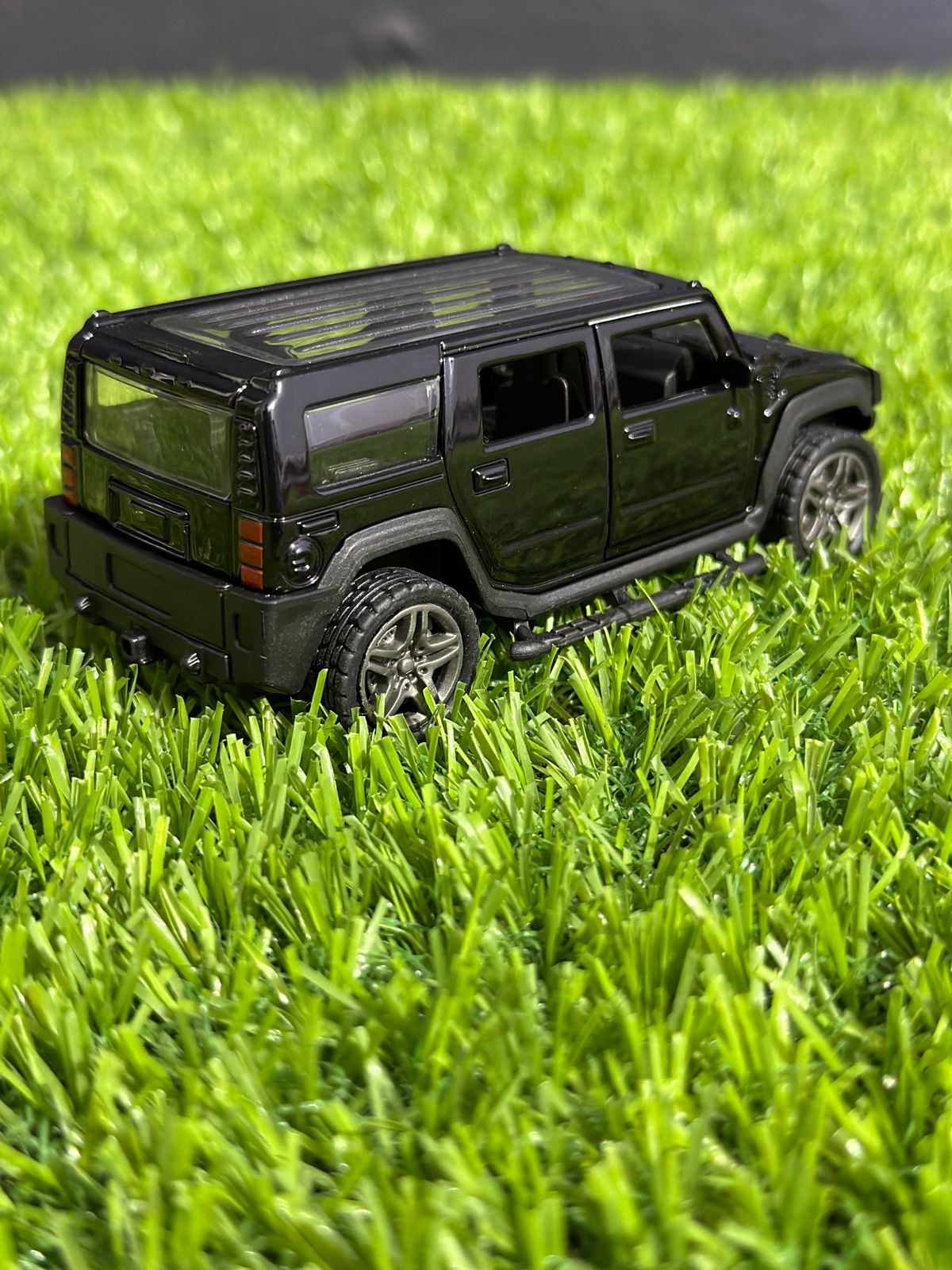 Hummer H2 Die-Cast Metal Toy - 1:18 Scale | Daraz.pk