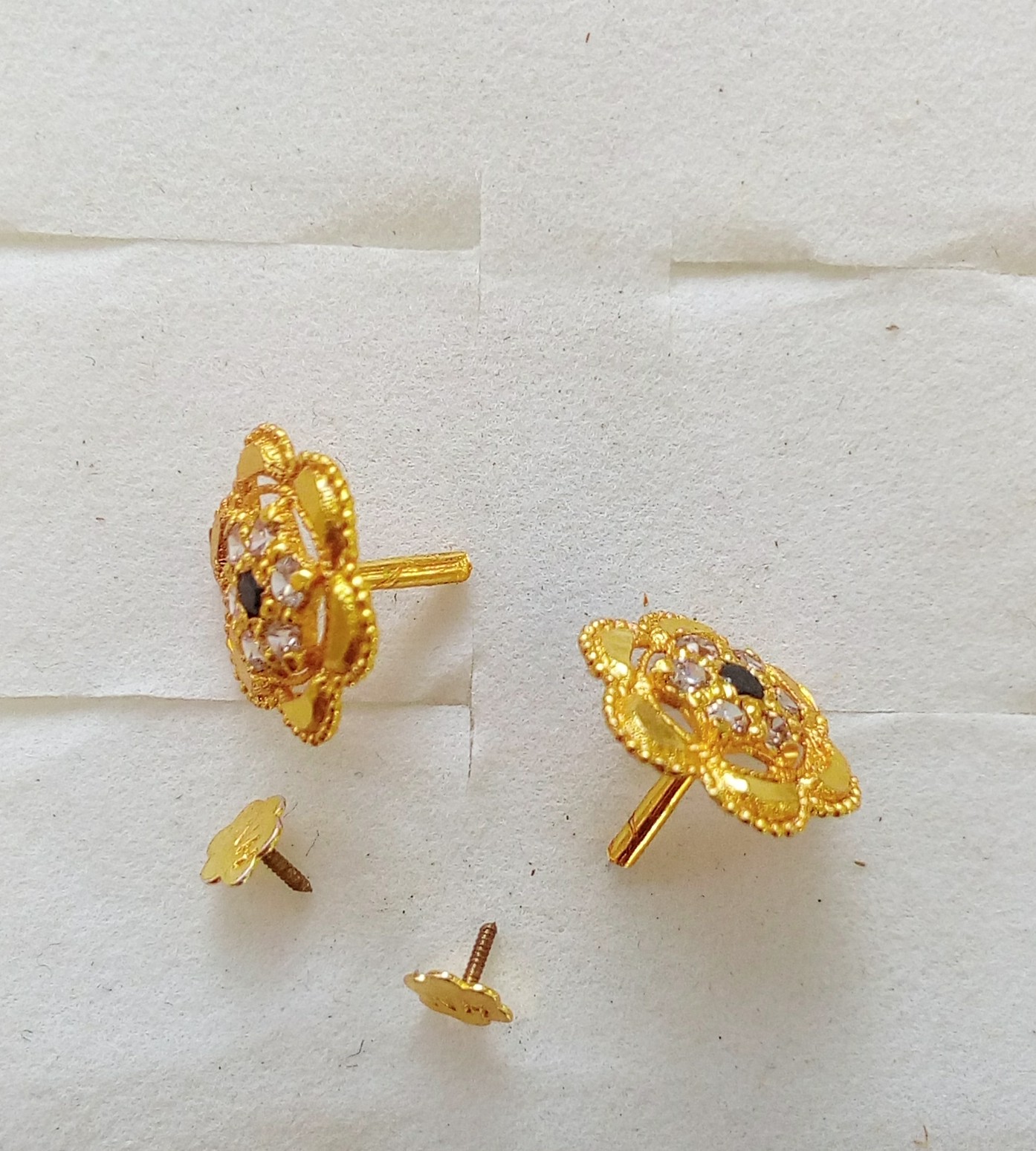 Pure 12 Karat Gold Ear Tops with Small Stone For Women | Daraz.pk