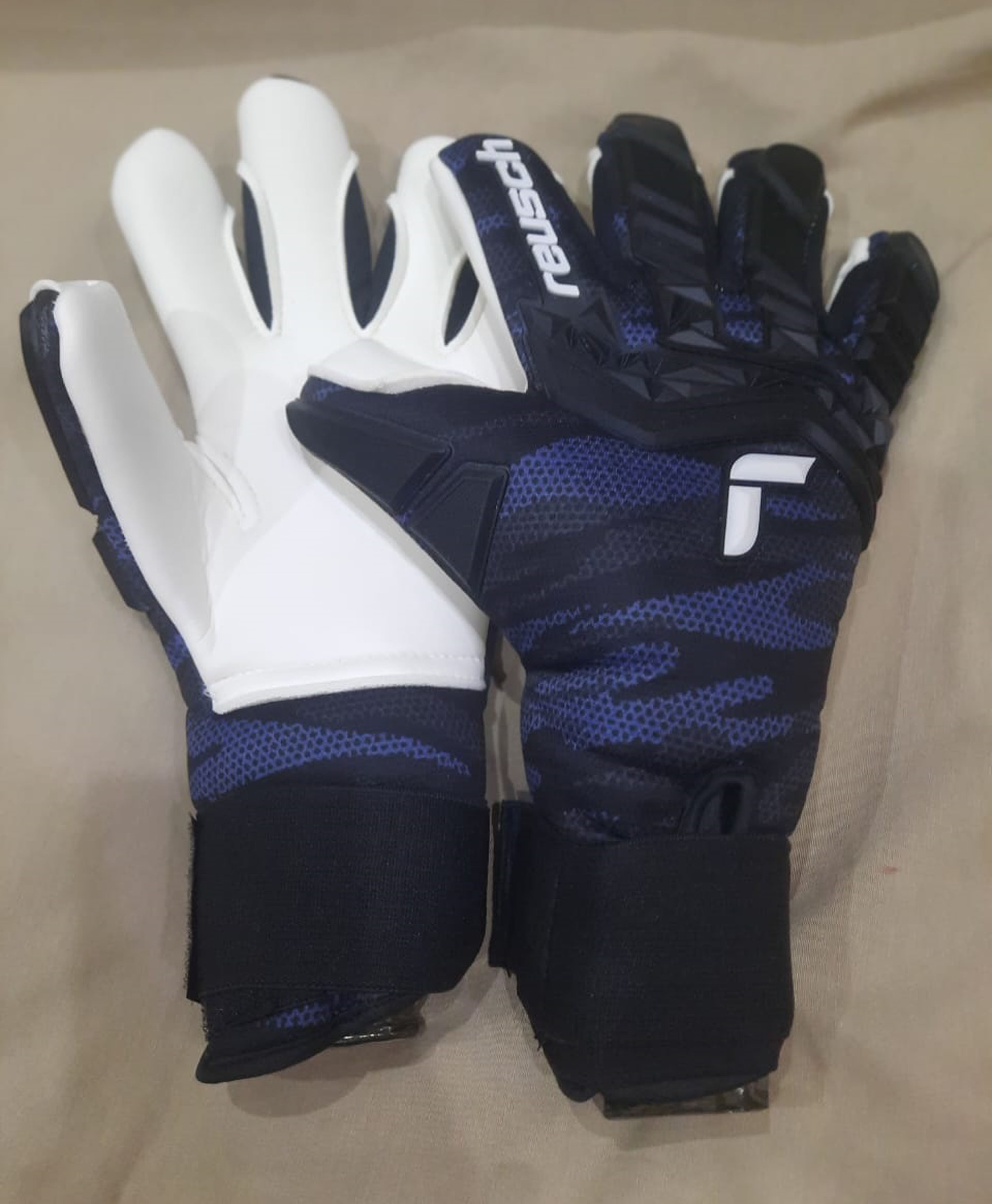 Goalkeeper Gloves | Daraz.pk: Buy Online at Best Prices in Pakistan ...