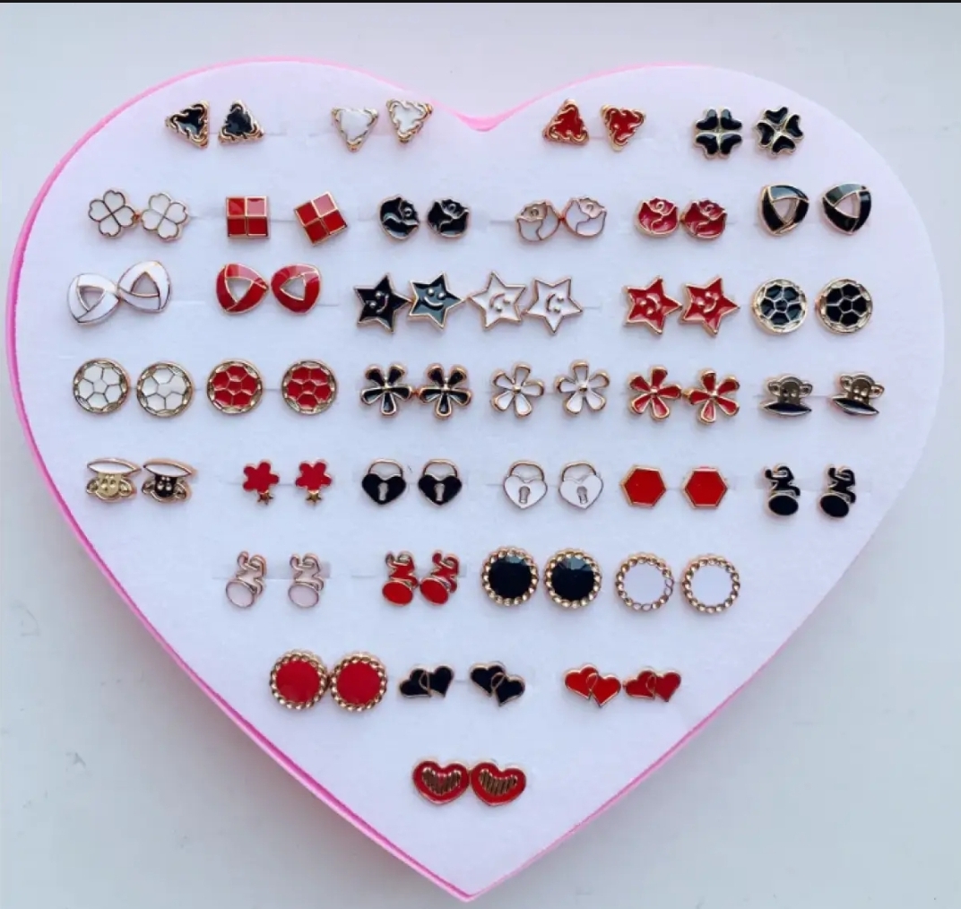 72/Pieces which is 36/Pairs of Studs, Random Earrings, Cartoon heart ...