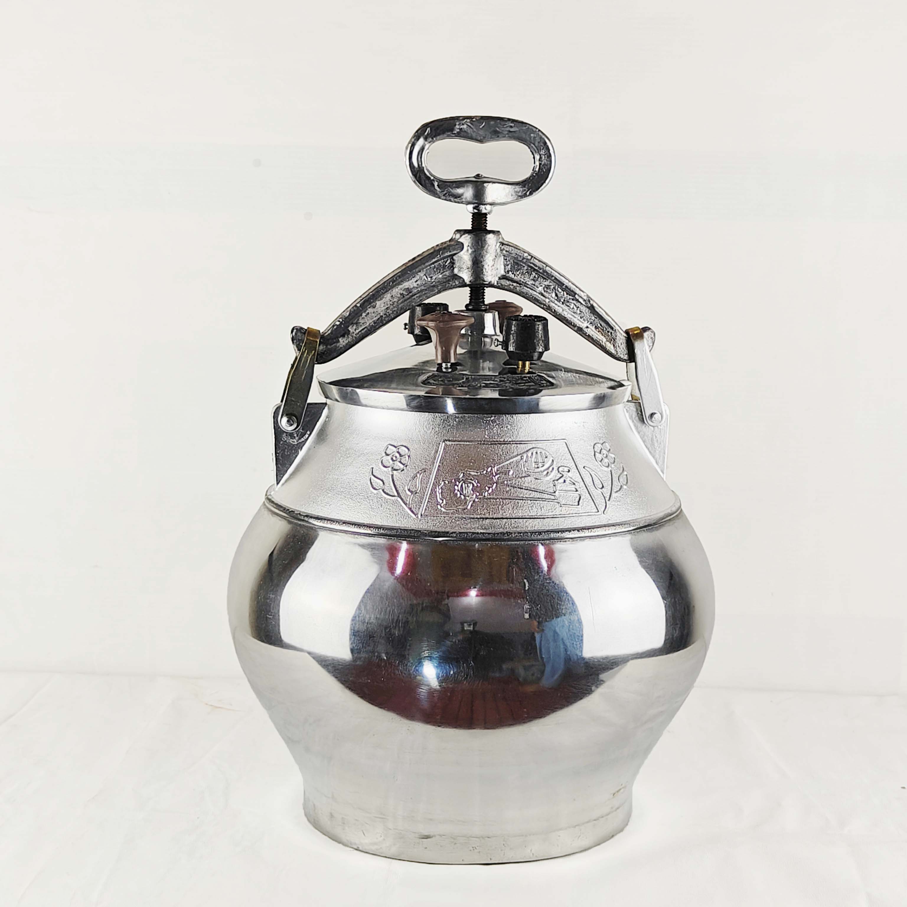 Afghani Pressure Cooker White color with 3 Values one bypass valve to ...