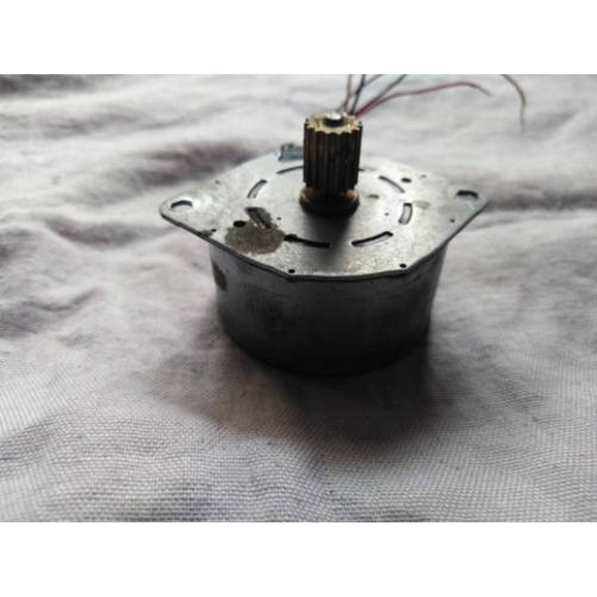 Sanyo Denki High Torque Japanese Stepper Motor - 28VDC 1A/Phase Step 1. ...