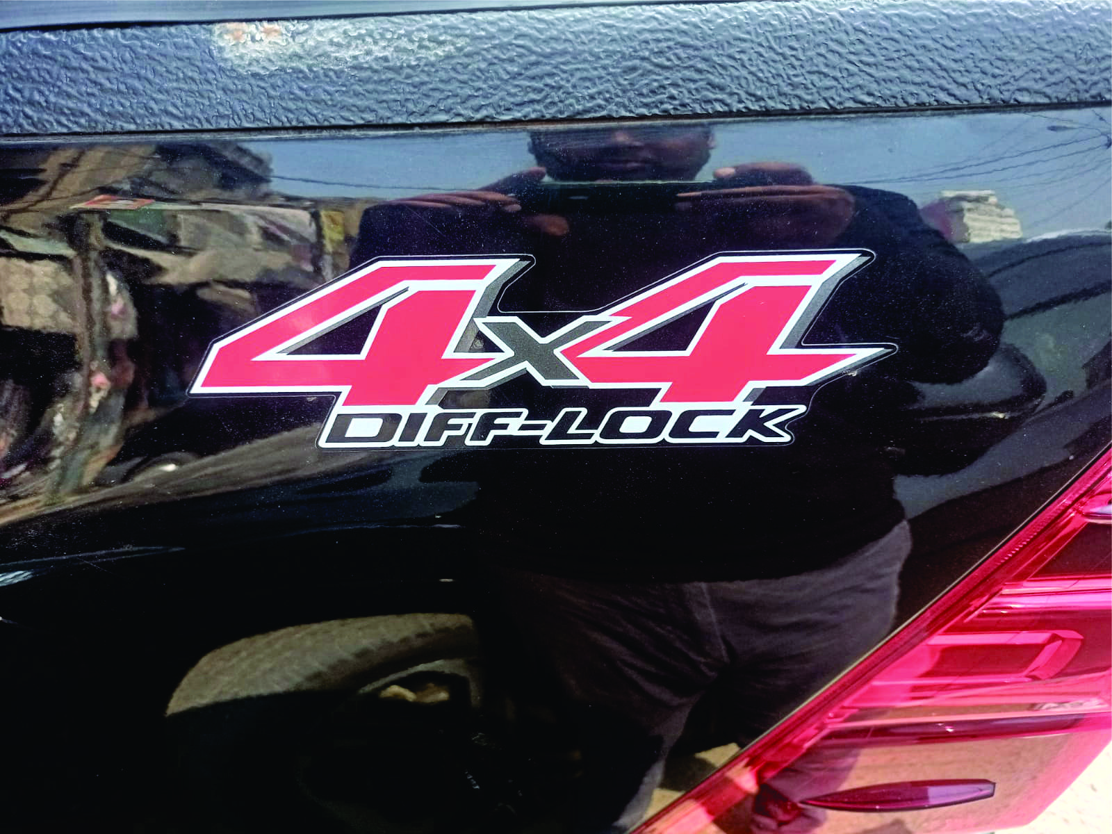 2pcs 4X4 DIFF LOCK STICKERS FOR HILUX(OEM) QUALITY | Daraz.pk