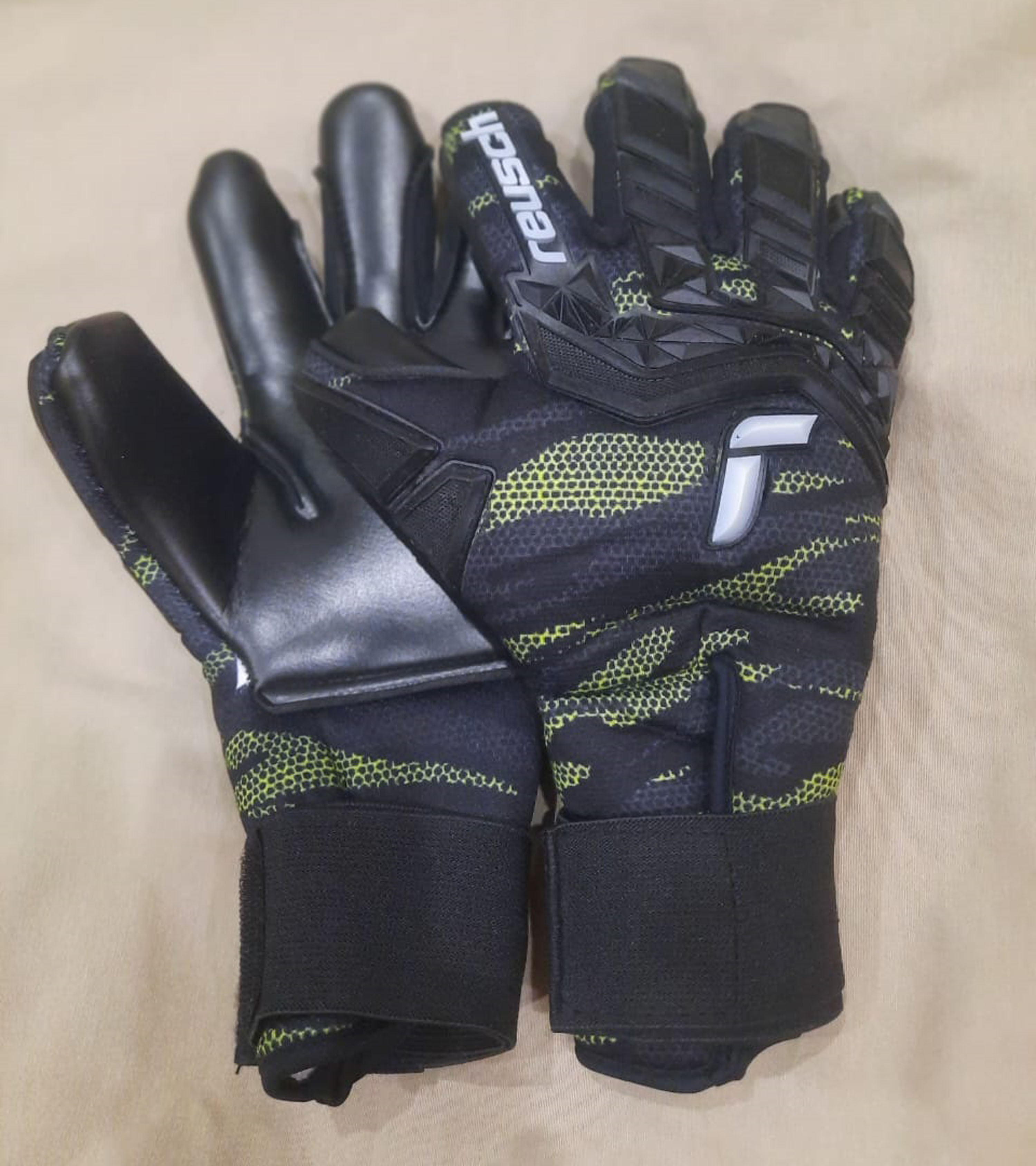 Goalkeeper Gloves | Daraz.pk: Buy Online at Best Prices in Pakistan ...