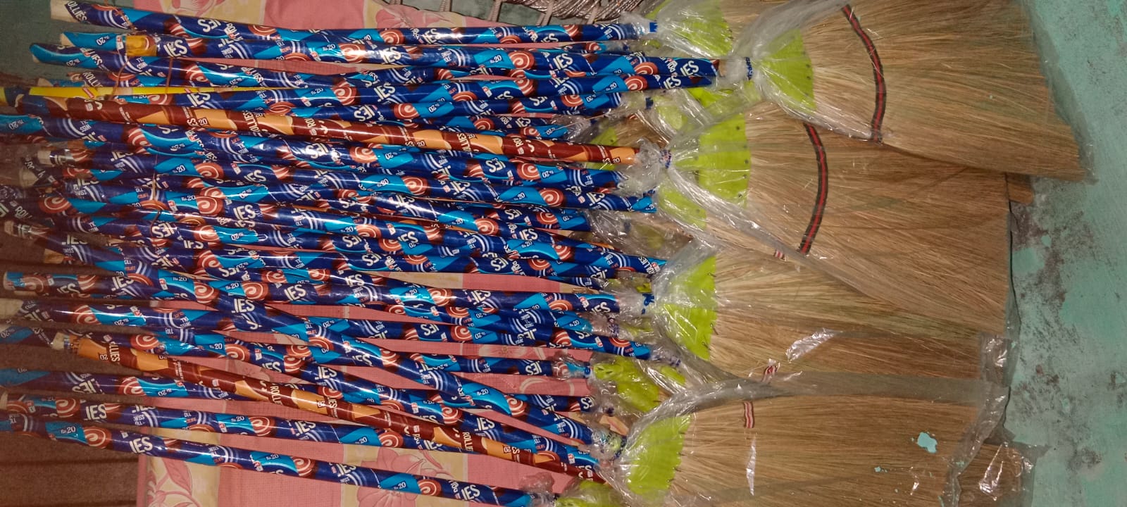 Broom Stick پھول جھاڑو Phool Jhaaru Feather Broom Sweeper Feather ...