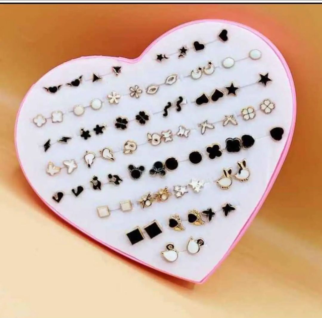 12/24/36 Earings with Box Random Earrings, Cartoon heart shape packing ...