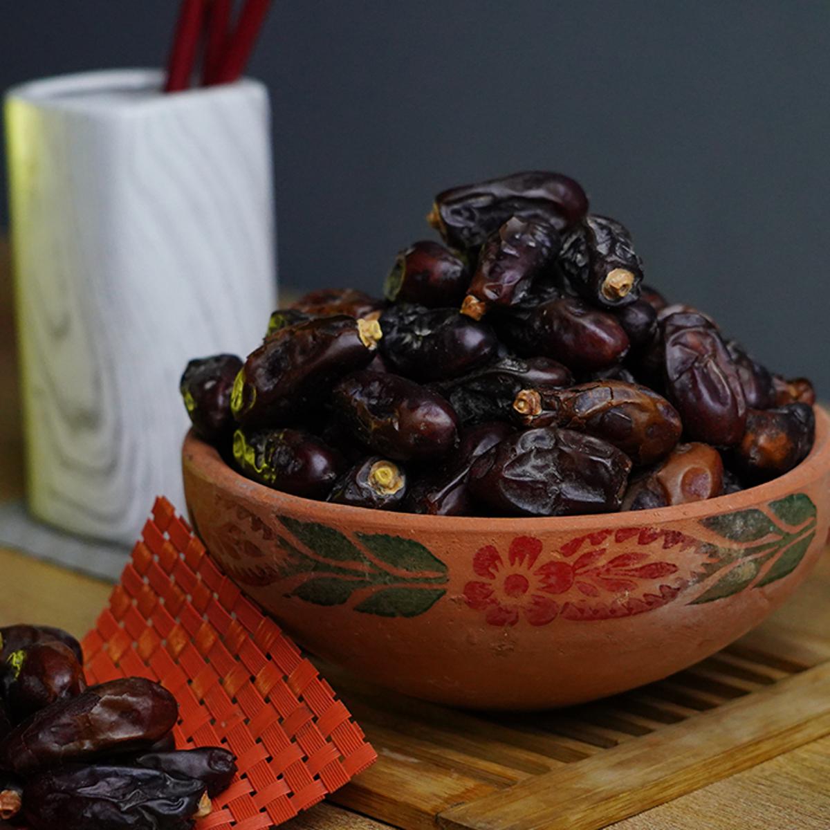 DATES: Sweetest Rabbi Khajoor (1 Kg Box) | Daraz.pk