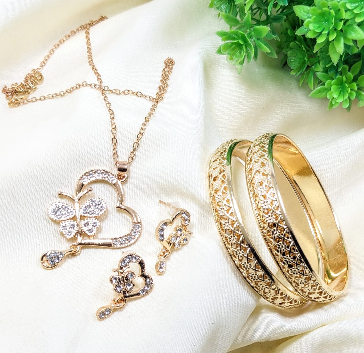 EID Special - Complete Jewelry Set for Girls - Gold Plated Jewelry - Love Pendant - Gold Plated ...