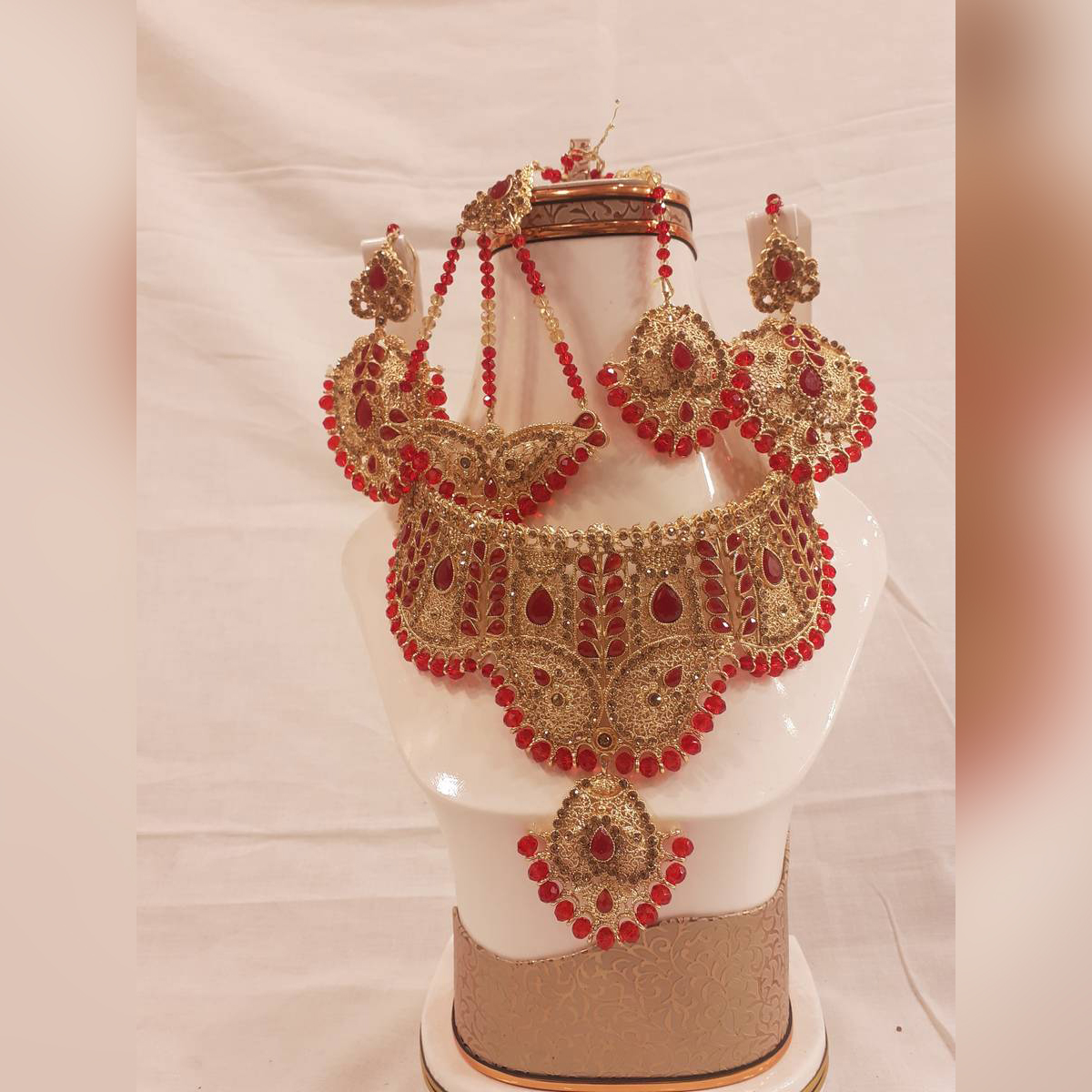 Casting Color Silver ,Red, Golden Design Fasionable Jewellery Set For ...