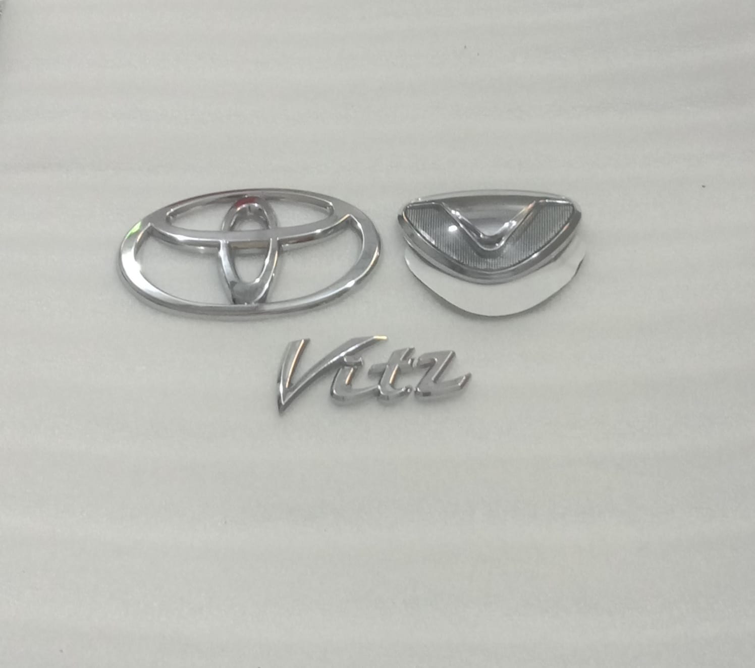 Toyota Vitz 1999-2004 Front Grill Logo Monogram with Back Logo Complete ...