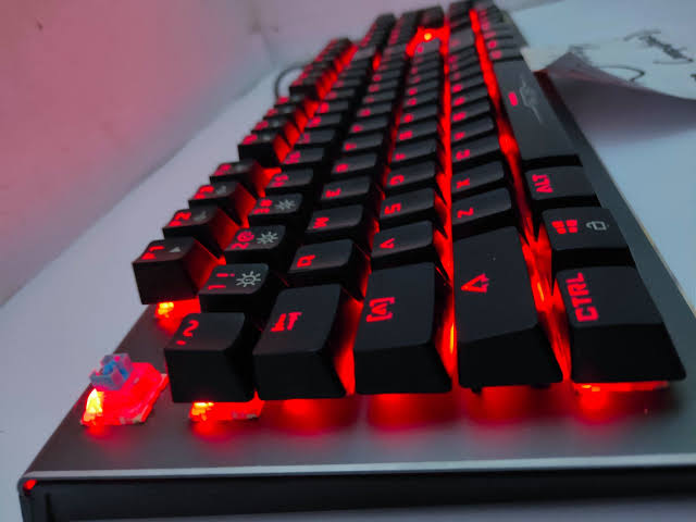 Mechanical Gaming Keyboard Blue Clicky And Tactile Mechanical Switches ...