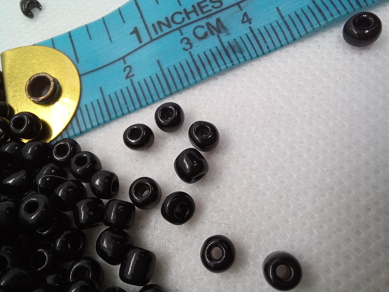 Pack of 200pcs, White Glass Seed Beads, Mini Beads, Poth Beads, About 3,4mm, DIY Art & Craft ...