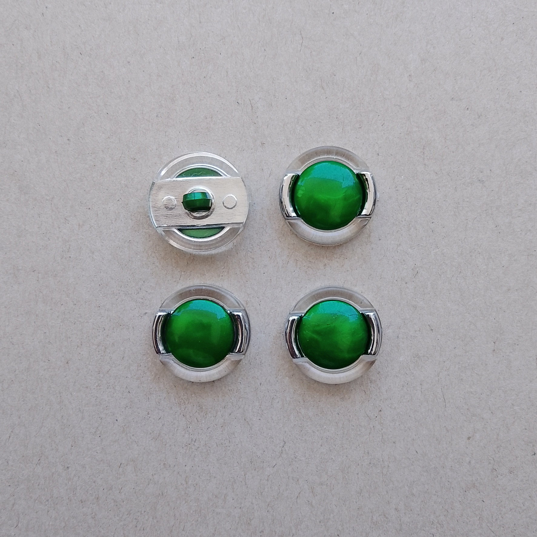 4-Pieces Pretty Fancy Premium Glass-Plastic Novelty Buttons in Assorted ...