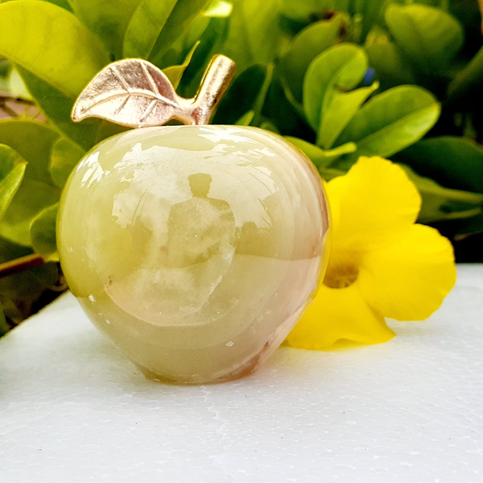 Pakistani Handcrafted onyx decorative sculpted marble Apple, 2 inch ...