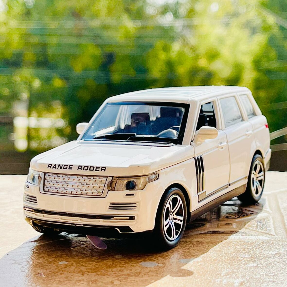 Diecast Range Rover SUV Model Car Light Sound 1:32 Multicolor | Daraz.pk